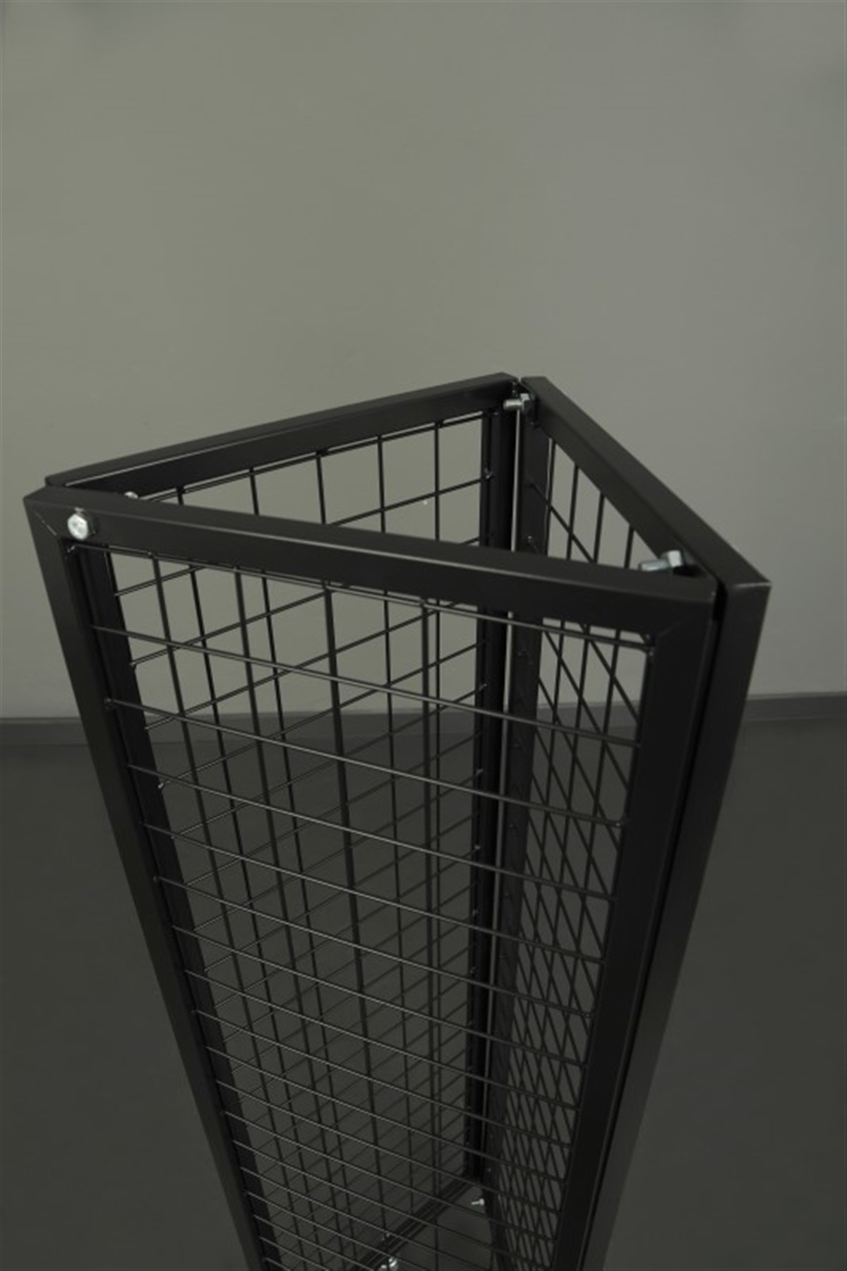 Triangular Dense Wire Panel - Rack Modern