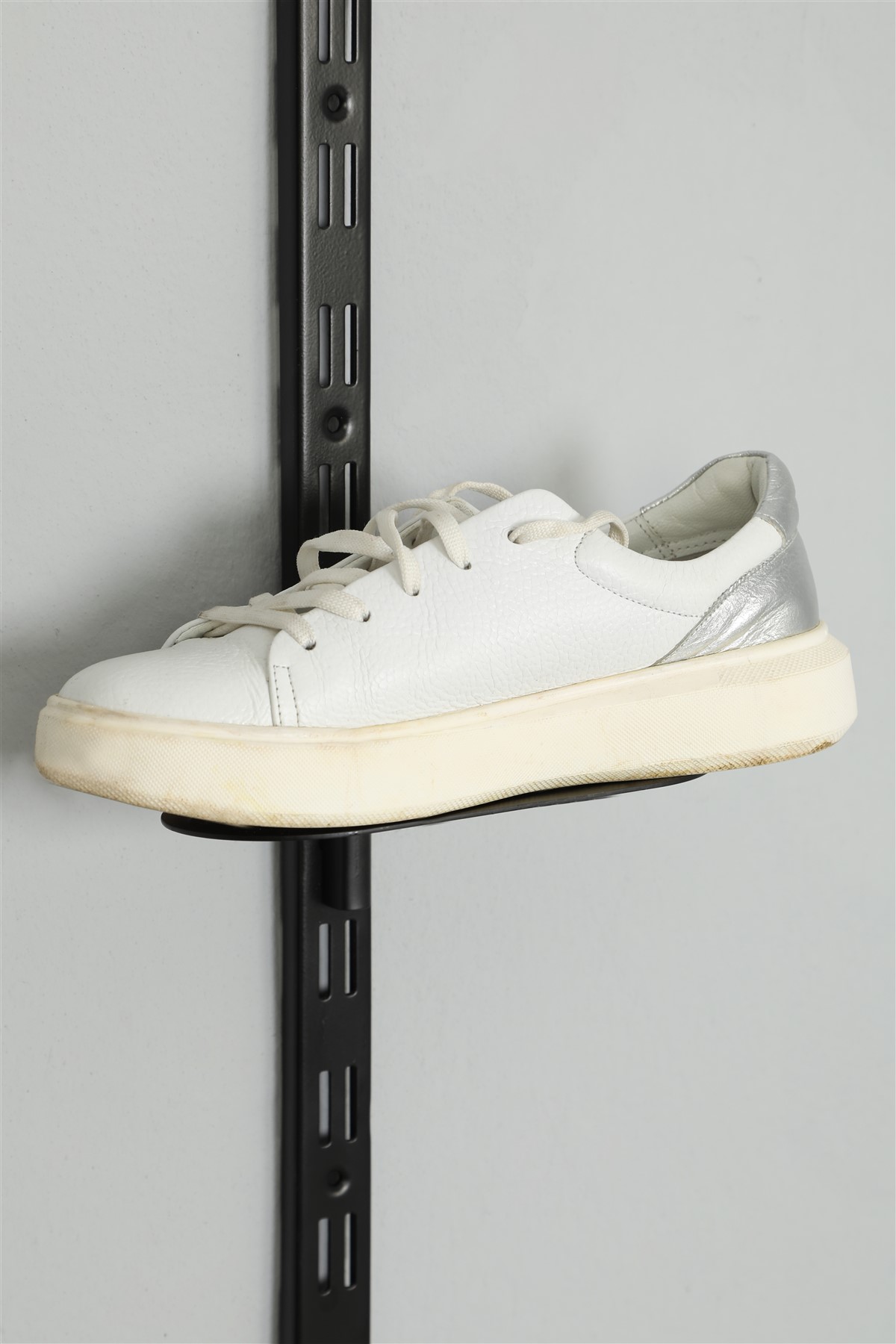Slotted Shoe Display - Rack Modern