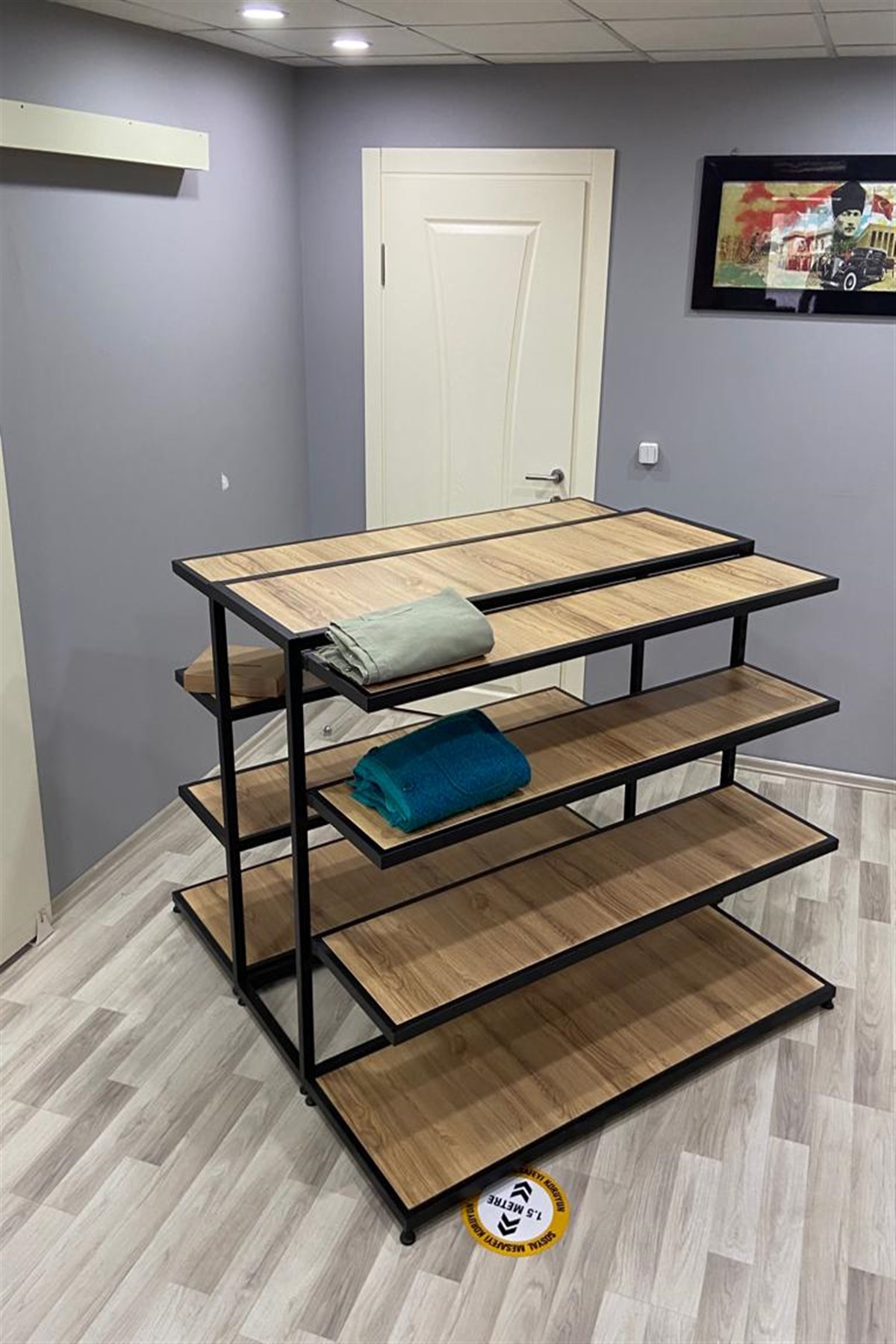 Double-Sided 8-Shelf Middle Stand - Rack Modern